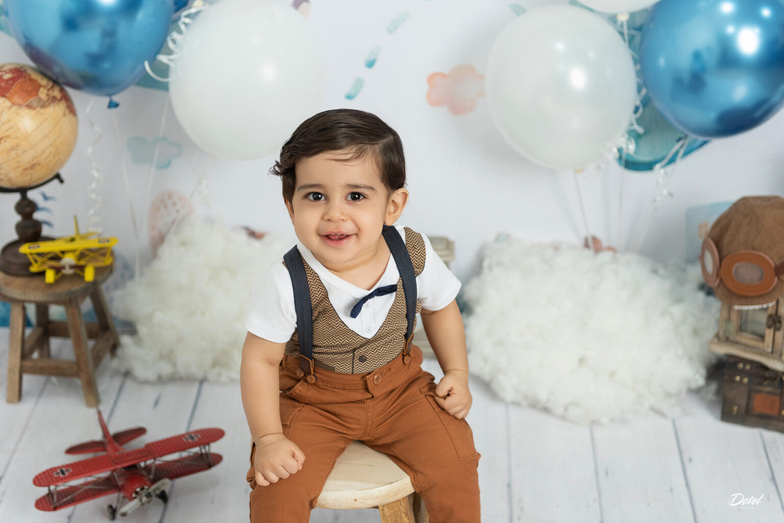 Sesión de fotos del bebé James como principe en su primer año, Santo Domingo | Dotel Studio