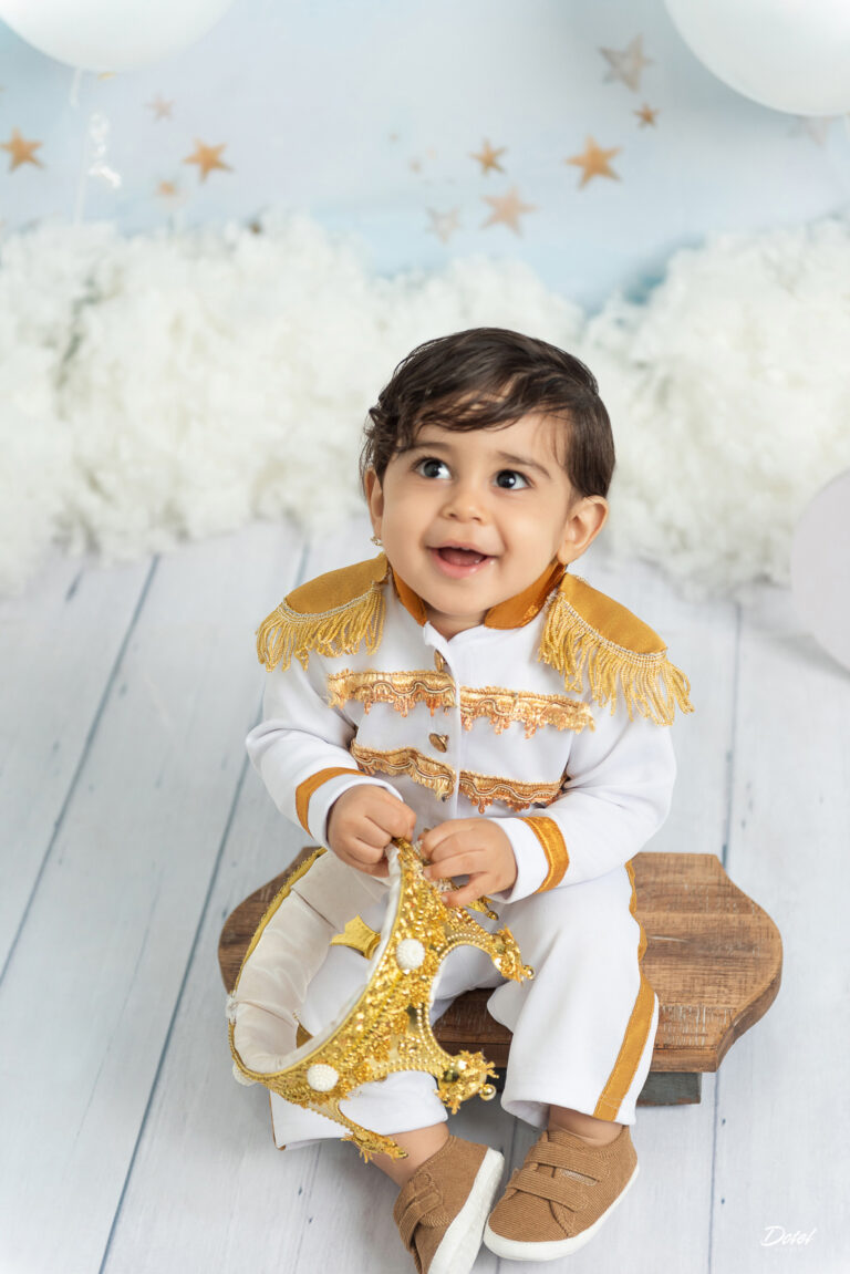 Sesión de fotos del bebé James como principe en su primer año, Santo ...